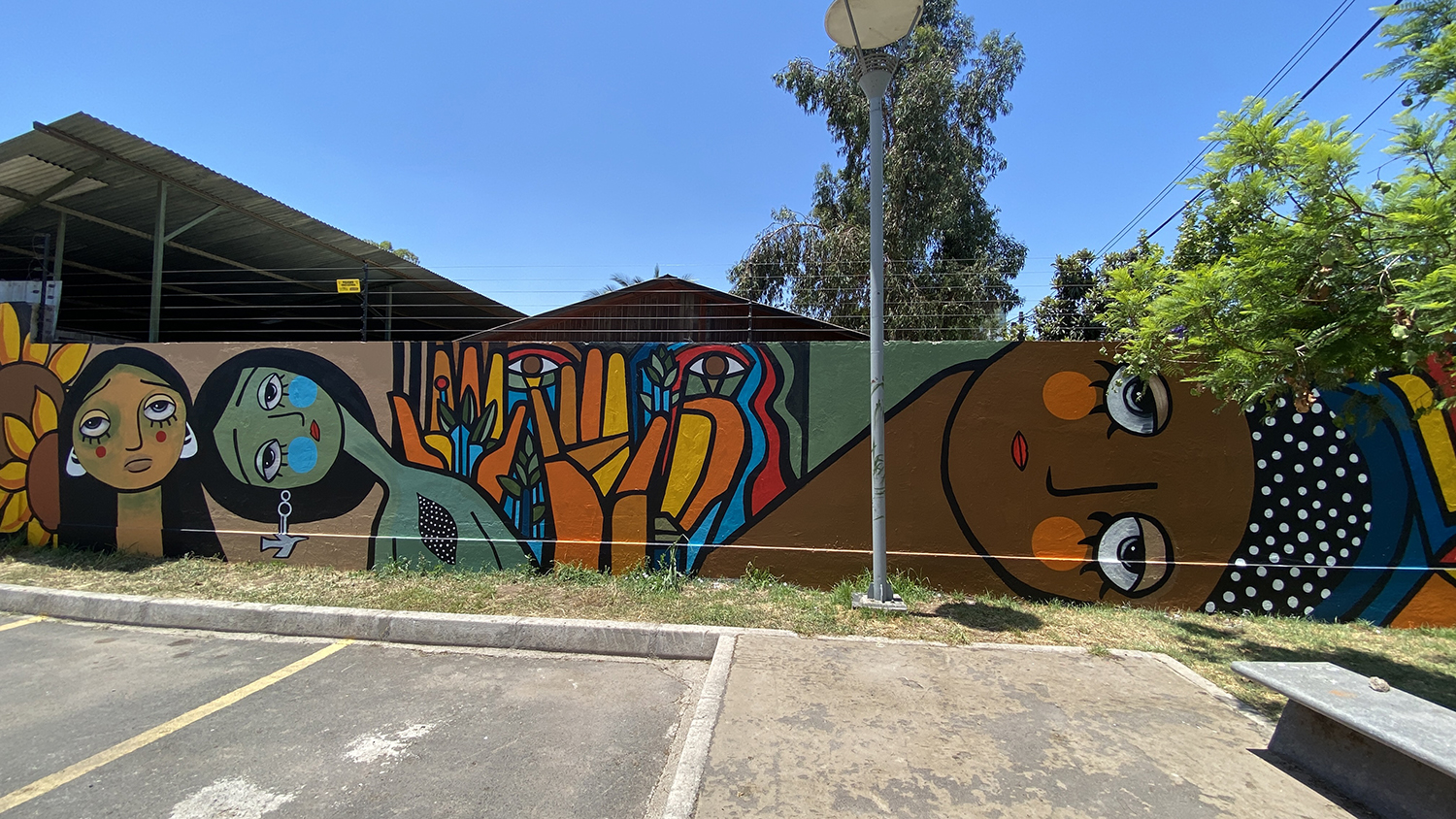 Mono Gonzalez y Mon Laferte unidos en un mural conmemorativo a 50 años ...